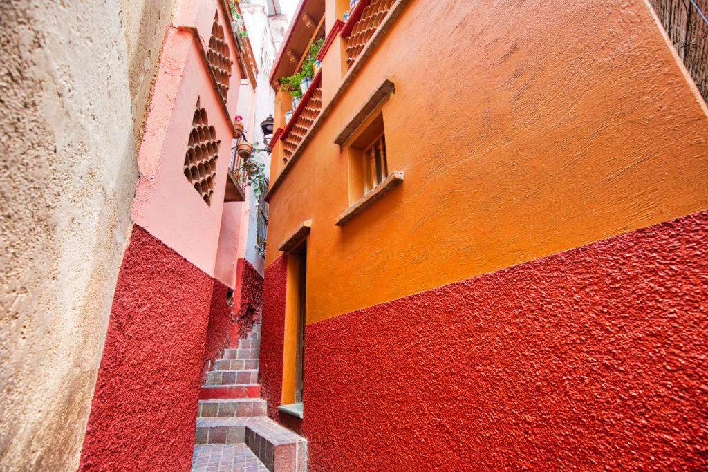 El Callejon del Beso: Mexico's Romantic Secret - InMexico