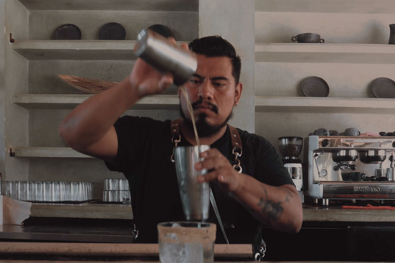 Expert Mixologist Rodrigo Sosa Iriarte - InMexico